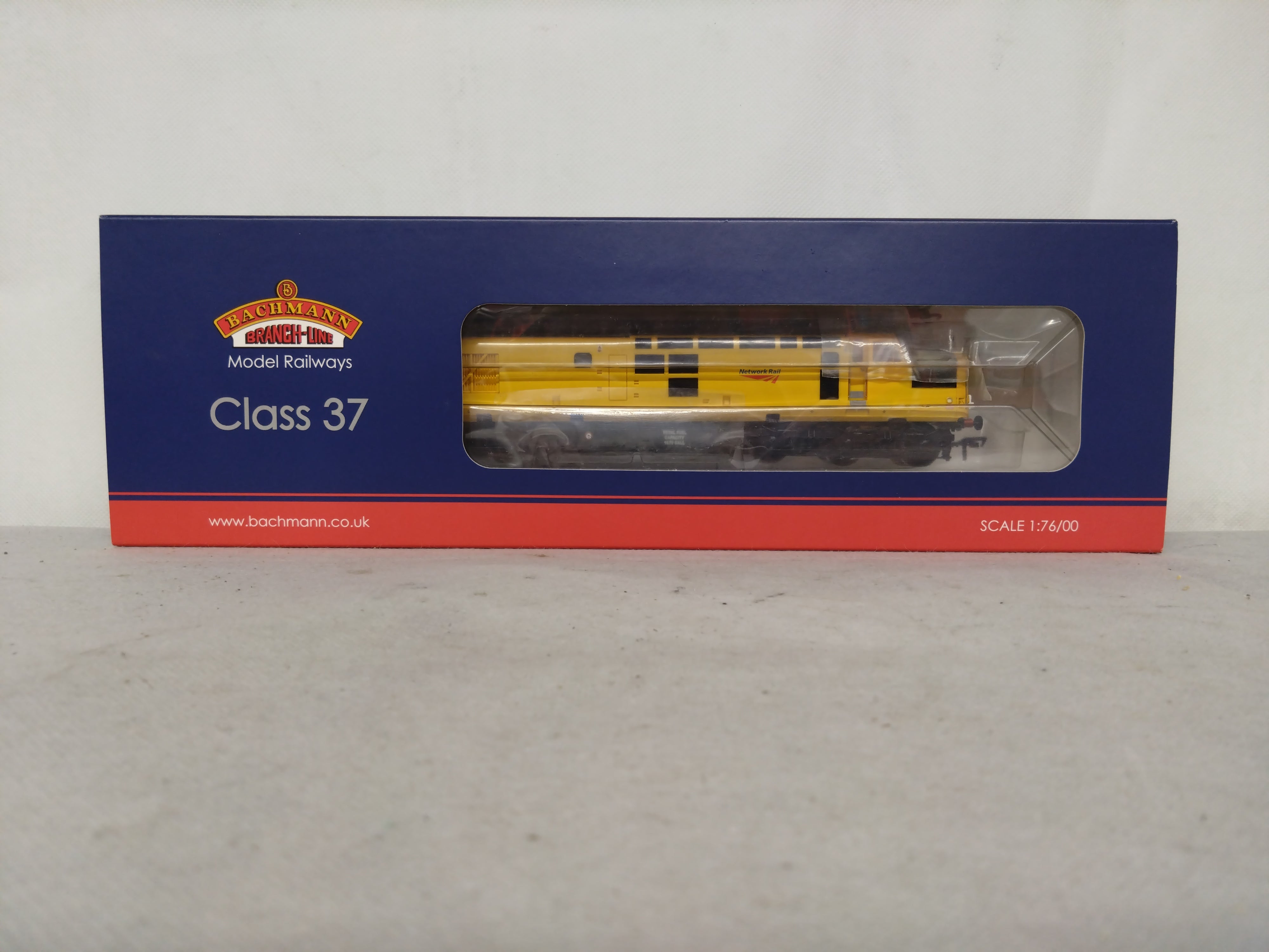 Bachmann 32-777Y Class 37/0 Network Rail Yellow 97303 Produced Exclusi